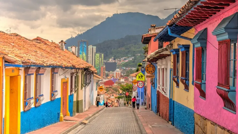 Colombian Spanish Explained: Accents, Slang and More